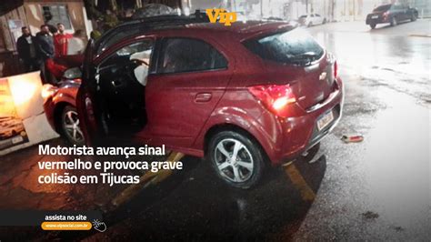 Motorista avança sinal vermelho e provoca grave colisão em Tijucas