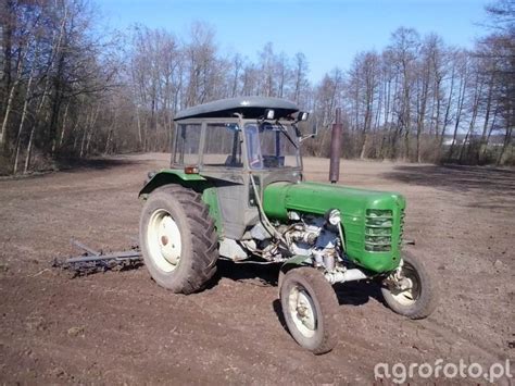 Zdjęcie ciagnik Ursus C 4011 i brony id 496057 Galeria rolnicza agrofoto