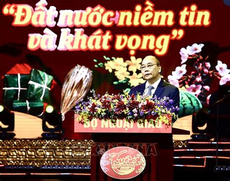 Chủ tịch nước Nguyễn Xuân Phúc dự chương trình nghệ thuật Xuân Quê