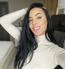 KatyeRave S Homepage On MyFreeCams