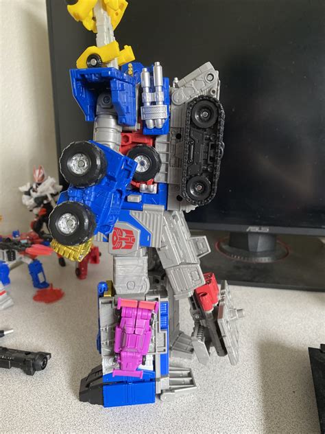 Legacy Evolution Commander Armada Optimus Prime New In Hand Images