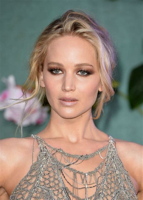 Jennifer Lawrence W Naked Dress Na Premierze Pudelek
