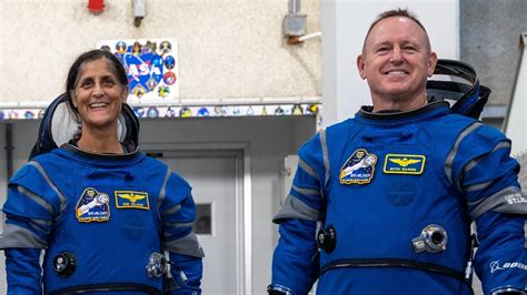 Astronautas presos na ISS aguardam solução da Boeing entenda