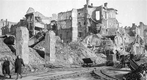 Miasto Nieujarzmione Film O Warszawskich Robinsonach Historia