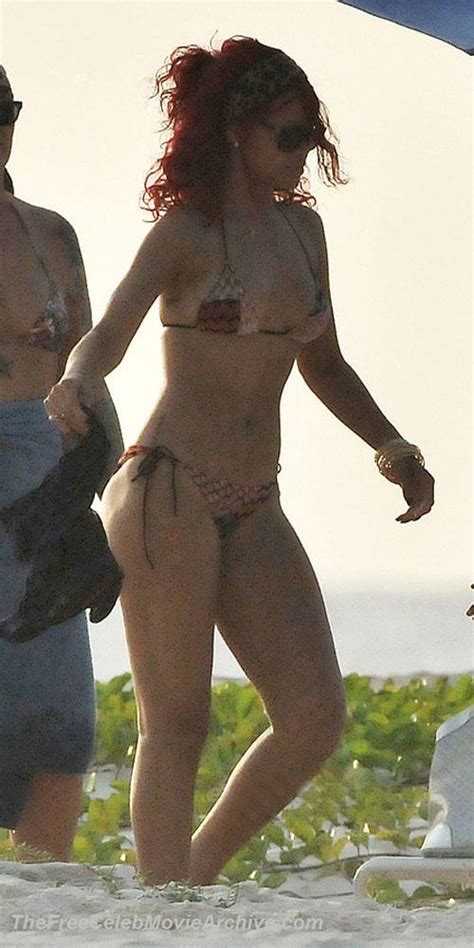 Largest Nude Celebrities Archive Rihanna Fully Naked