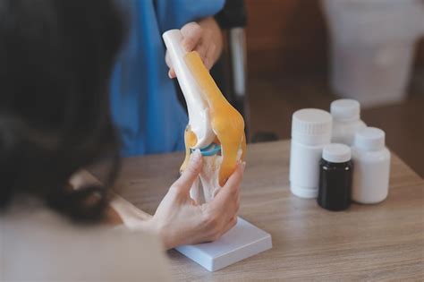 Consejero de salud mental mujer joven durante la sesión de terapia