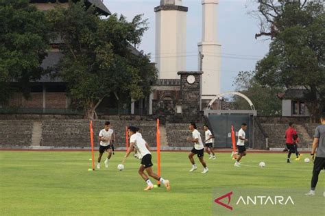 Latihan Perdana Timnas U 23 Indonesia Diikuti 20 Pemain Shin Tae Yong