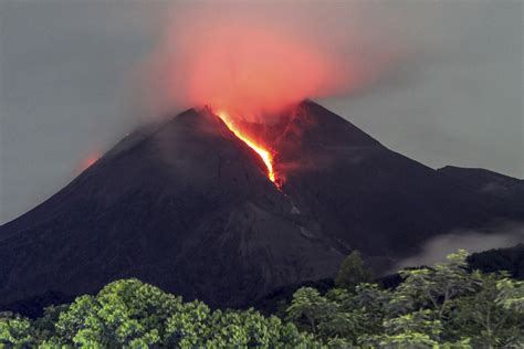 Lava Flows As Indonesia S Mount Merapi Continues To Erupt