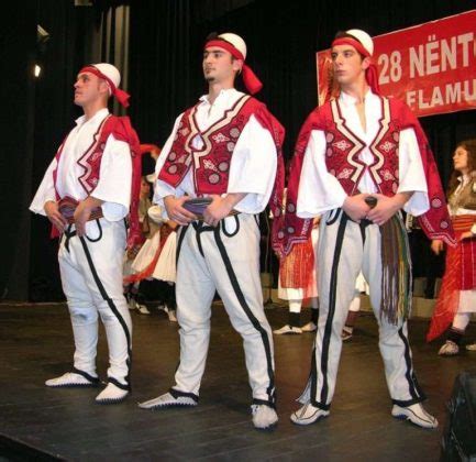 Veshjet tradicionale shqiptare një thesar i rrallë Foto Shqip info