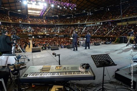 Grandes artistas internacionales han hecho famoso el Coliseo El Campín