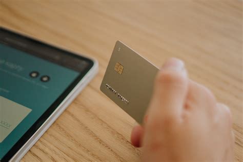 Cuidado Os juros do cartão de crédito podem te colocar em uma dívida