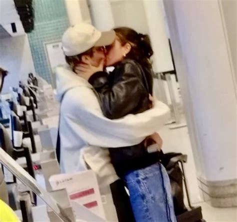Bruna Marquezine Flagrada Aos Beijos Jo O Guilherme Em Aeroporto