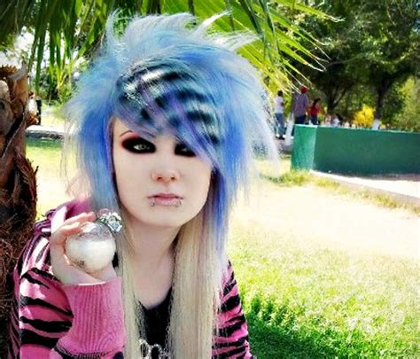 Emo Scene Girl Vistoso Punk Linda Cabello Emo Niña Color Piercing Escena Fondo De