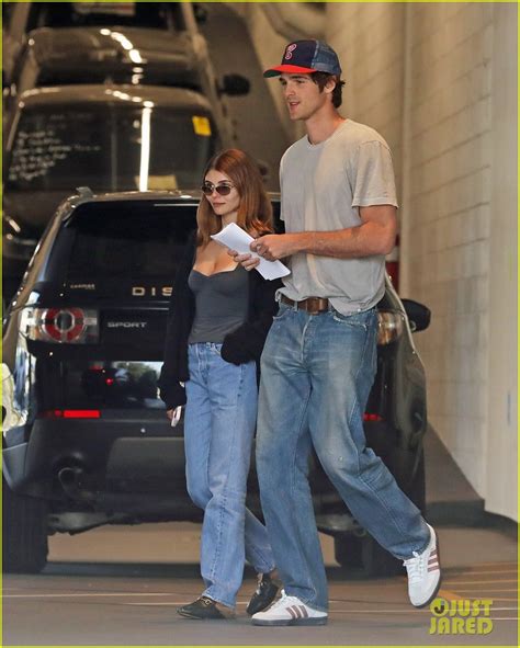Jacob Elordi Olivia Jade Are Still Going Strong Flaunt PDA During L