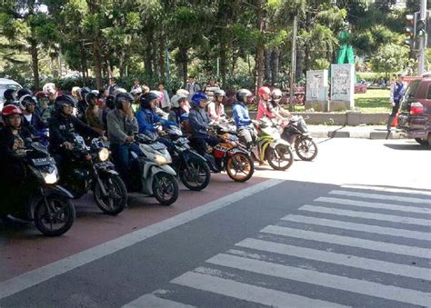BUDAYA TERTIB BERLALU LINTAS Harian Terbit