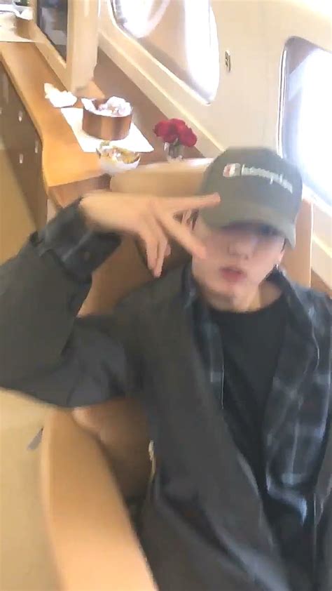 오늘자 전용 전세기에서 생일 맞이한 BTS 지민 영상 SNSFeed 제휴콘텐츠 제공 실시간 핫이슈