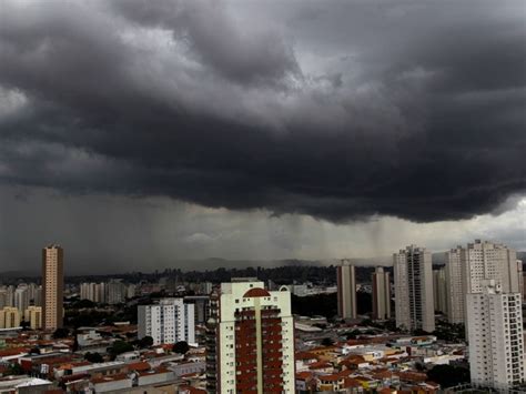 G1 Chuva forte coloca SP em estado de atenção e causa alagamentos