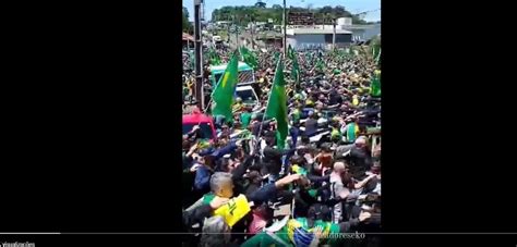 Bolsonaristas fazem saudação nazista em via bloqueada em Santa Catarina