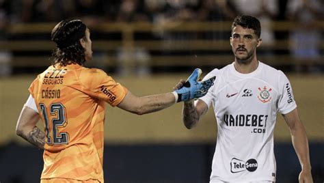 Centroavantes marcam Corinthians bate o São Bernardo e avança na Copa