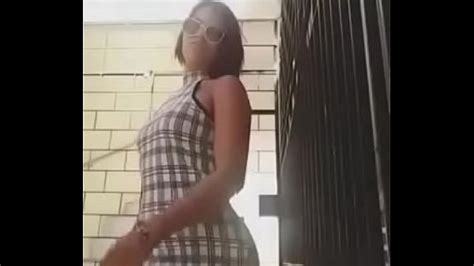 Milfs Tira Seu Lindo Vestido E Fica Nua Video Amador Video Porno