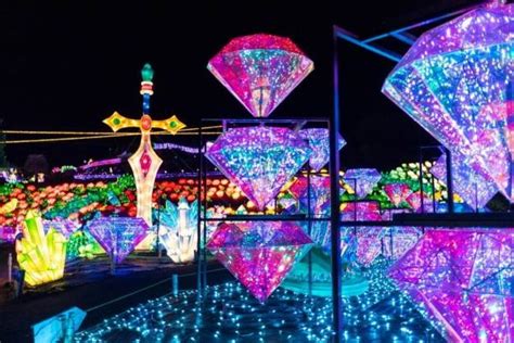 体験型イルミネーション伊豆高原グランイルミ静岡伊豆ぐらんぱる公園で全長110m虹色スライダー 2023年10月5日 ウーマン