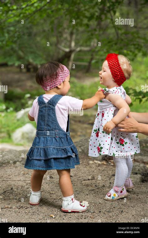 Jolies Filles Adorables Banque De Photographies Et Dimages Haute