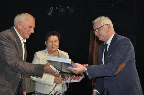 Seniorzy Wi Towali Urz D Miejski W Praszce