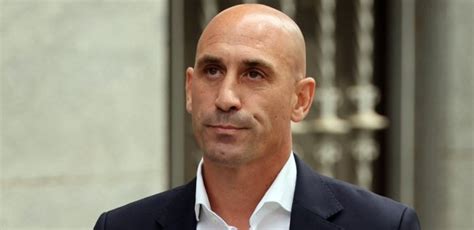 Affaire du baiser forcé deux ans et demi de prison requis contre l ex