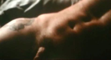 Il Nudo Integrale Di Alessandro Borghi In Napoli Velata