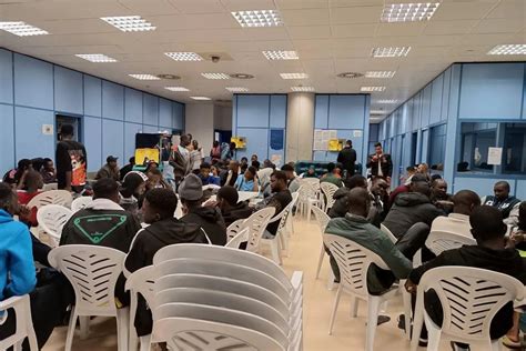 Llegan Los Primeros Vuelos Con Inmigrantes Egipcios A Barajas