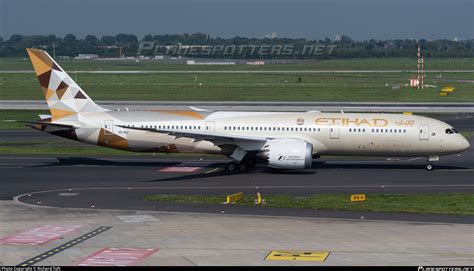 A6 BLF Etihad Airways Boeing 787 9 Dreamliner Photo By Richard Toft
