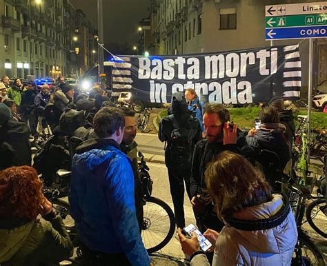 Milano Basta Morti In Strada Centinaia Al Sit In Dopo L Ennesimo