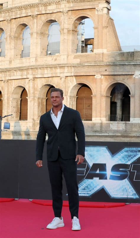 Alan Ritchson Updates On Twitter Alan Ritchson At The Premiere Of