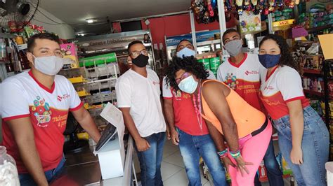 Fãs da repórter Luíza Tomey