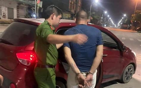 Nhân chứng kể lại việc bắt đối tượng dùng dao uy hiếp khống chế đòi