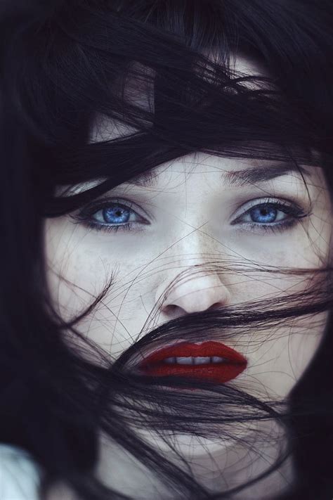kobiety modelki brunetki długie włosy portret twarz patrzące na