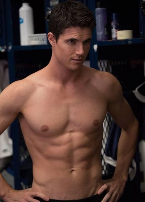 Robbie Amell Shirtless Pics Hot Sex Picture