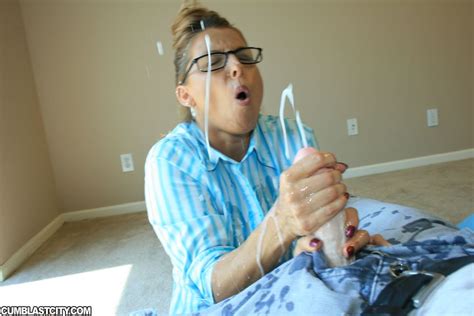 CumblastCity Free Amateur Cumshots From Big Stong Cocks