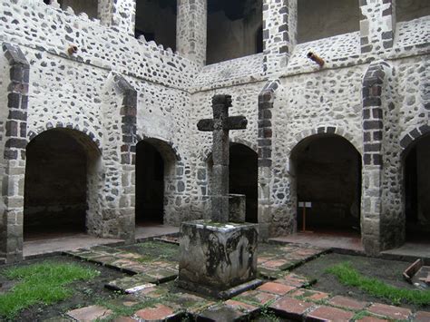 Claustro y Museo del Ex Convento de San Agustín Siglo XVI Acolman