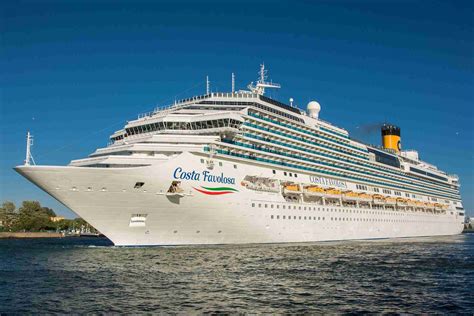 Cruzeiros De R Veillon Saindo Do Rio De Janeiro Ano Novo