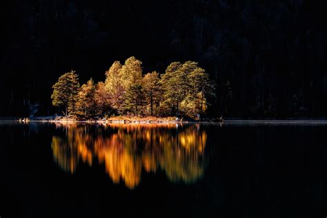Papel de parede luz solar Árvores panorama noite lago agua
