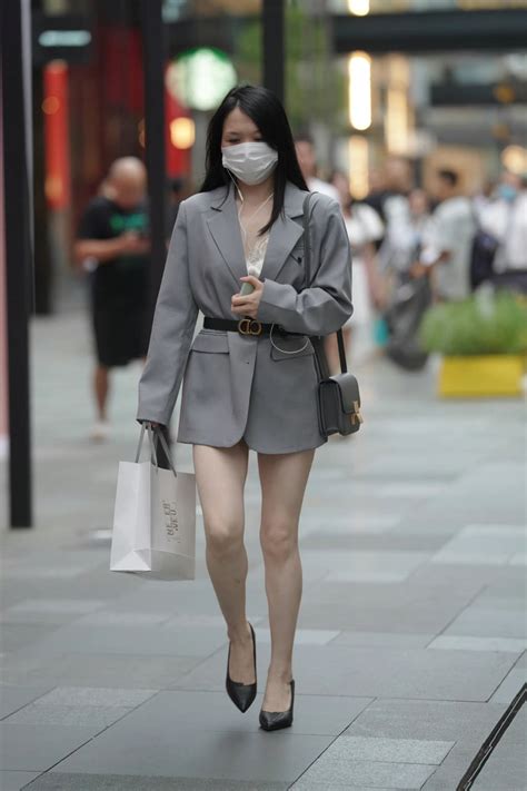 美女小姐姐你的裤子去哪里了 更多高清大图 https t co wbtJJS0ewZ 街拍之美 street42690352