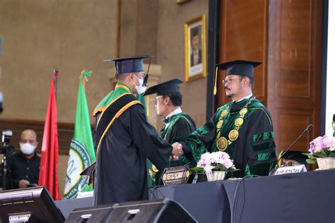 Hadiri Wisuda Nasional Politeknik Kementan Mentan Ajak Millenial