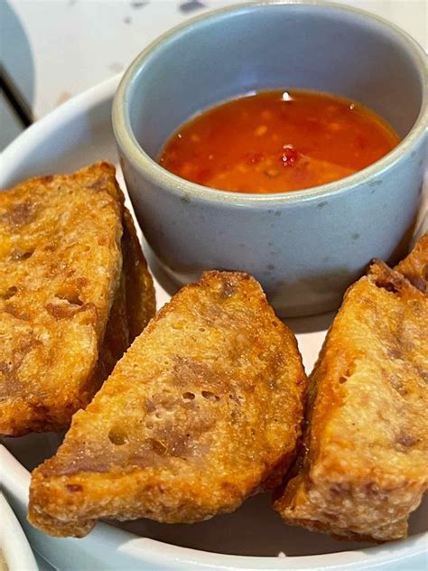 Antara Bakmi Dan Croissant Review Febrylian Yovita Di Restoran Naked
