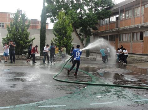 De Desperdicio De Agua Cada Gota Cuenta Usemos El Agua Con