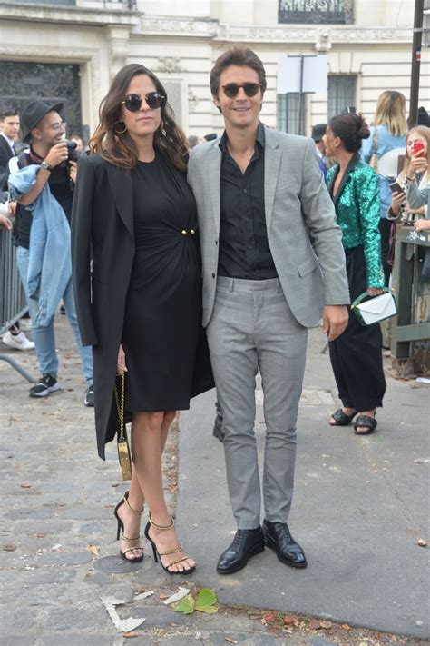 Photo Anouchka Delon Enceinte Et Son Compagnon Julien Dereims