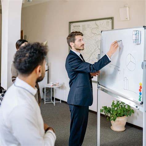 Conseiller En Strat Gie Comp Tences Tudes Et Salaire