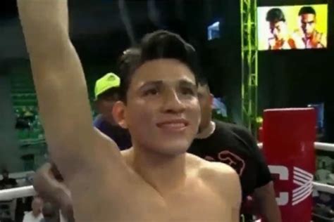 Boxeador colombiano morre aos 25 anos após entrar em coma por causa de