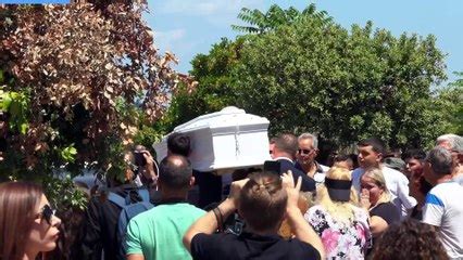 Omicidio Primavalle I Funerali Di Michelle Causo L Uscita Del Feretro