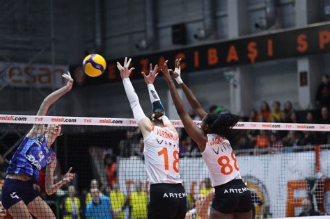 Eczacıbaşı AXA Sigorta Kupa Voley çeyrek finalde Fenerbahçeye konuk
